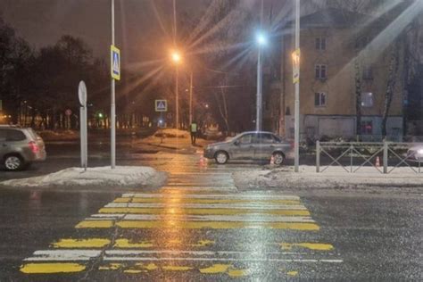 Вчера вечером в центре Йошкар Олы на пешеходном переходе автомобиль сбил сразу двух пешеходов