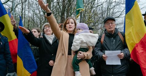 Legionarul Corneliu Zelea Codreanu A Fost Comemorat Cu Salutul Nazist în Prag De Alegeri