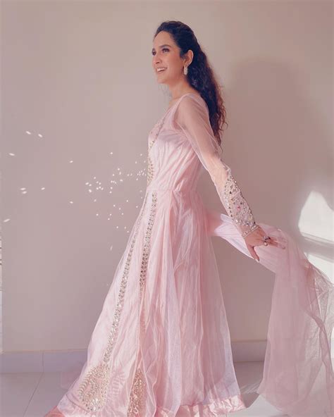 Anoushay Abbasi Latest Pictures From Her Instagram Reviewitpk