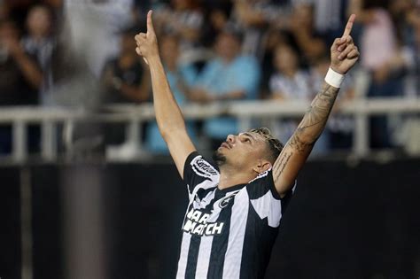 dificuldades ataque do Bahia vê Tiquinho Soares se aproximar em