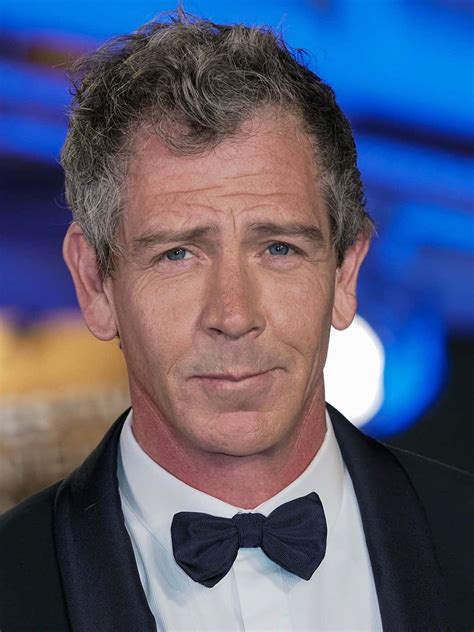 Download Ben Mendelsohn Formal Event Portrait Wallpaper