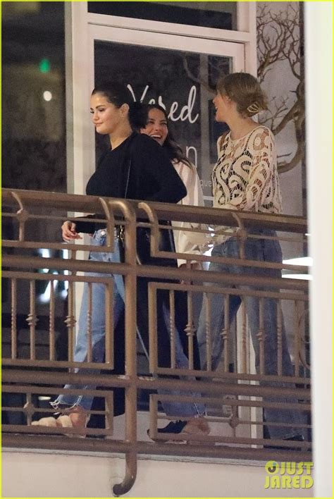 Photo Taylor Swift Zoe Kravitz Sushi Dinner Selena Gomez 087 Photo
