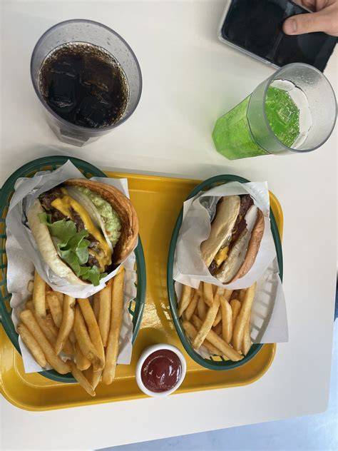 헤더 On Twitter 오늘은 섹스대신 데이트하는날 😆 좋은 날씨에 전시회도 보고 버거 맛집도 다녀왔네요 🍔 항상 저희