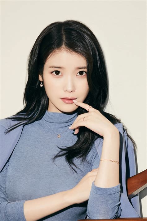 아이유 고혹·성숙·러블리 3色 매력 가을 여신 스타뉴스