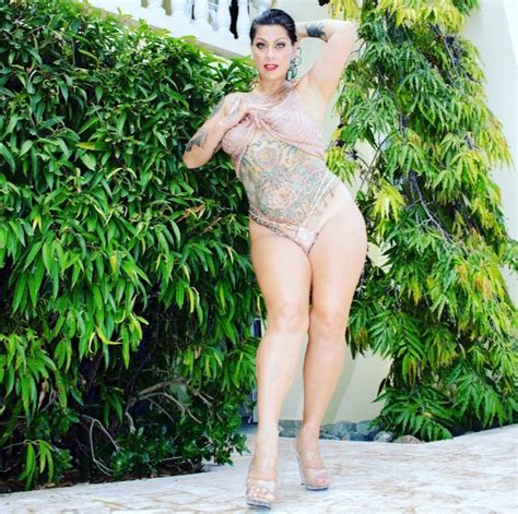 American Pickers Star Danielle Colby Strips Down To Thong And Shows Off