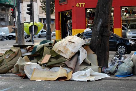 Descarte irregular de lixo em São Paulo pode render multa de até R 15 mil