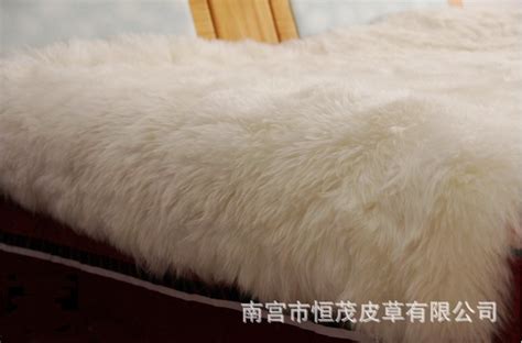 羊皮加工 羊皮加工机器 羊皮皮料 大山谷图库
