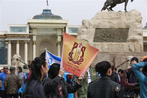 Иргэд Зээлээ төлөхын тулд л ажиллаж байна цалин буугаад халин одлоо