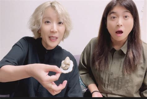 こんにちは😃 マリさんと一緒に牡蠣パーティー🎉 皆様は牡蠣というとどんなお料理が好きですか⁉️ 今回私はあえてそのまま食べてみました☺️そし