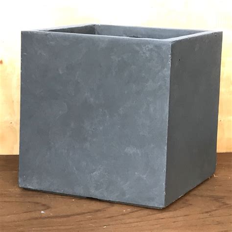【新品】36cm おしゃれ モダン 植木鉢 ベータ キューブ プランター グレー 40リットル 陶器やテラコッタより軽量なセメントプランター