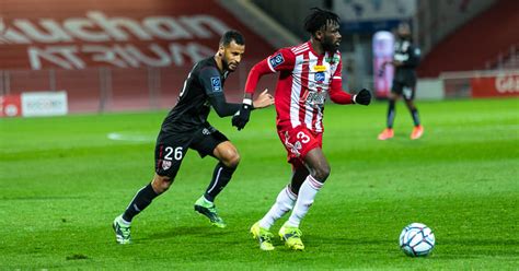 Football Ligue 2 Lac Ajaccio à La Relance Face à Valenciennes
