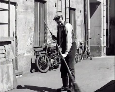 IMCDb org Unknown in Pekka ja Pätkä miljonääreinä 1958