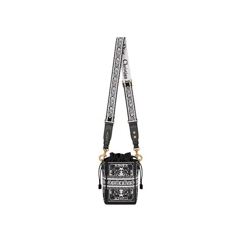 디올 스몰 D 버블 버킷백 화이트 블랙 버터플라이 반다나 Dior Kream