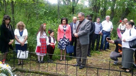 ПП ГЕРБ Сливен Десислава Танева почете паметта на Стоил войвода в твърдишкото село Близнец