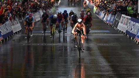 Rad Wm Van Vleuten Fährt Mit Gebrochenem Ellbogen Zu Wm Gold