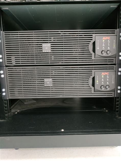 APC Smart UPS 3000VA USB Serial RM 2U 230V SUA3000RMI2U giá rẻ nhất