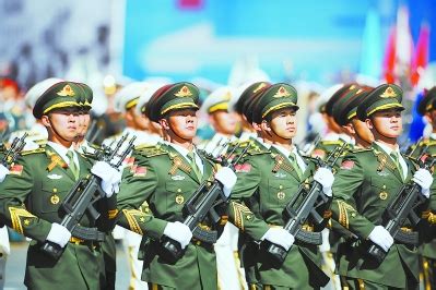 看，红场上中国军人的正步 中国军队 军人 凤凰资讯