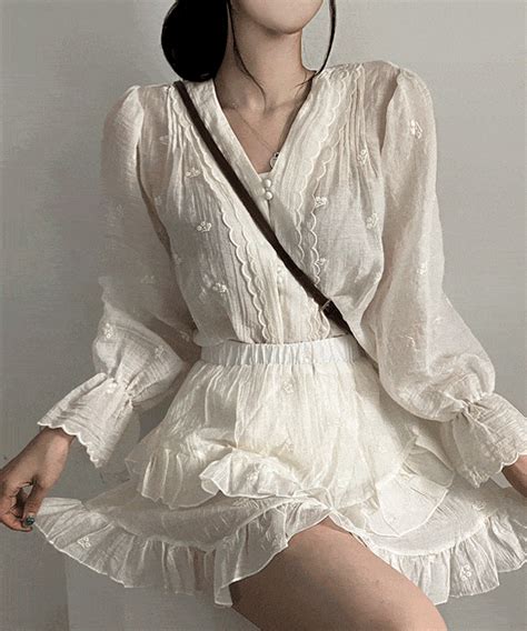 세트가격 여신무드로 플라워 자수 쉬폰 레이스 블라우스 캉캉 밴딩 미니 스커트 투피스 세트 에이블리