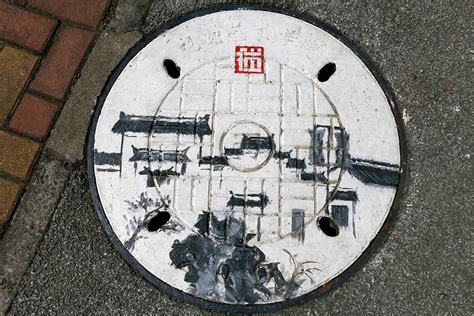 松江这里有井盖涂鸦，创意满分！