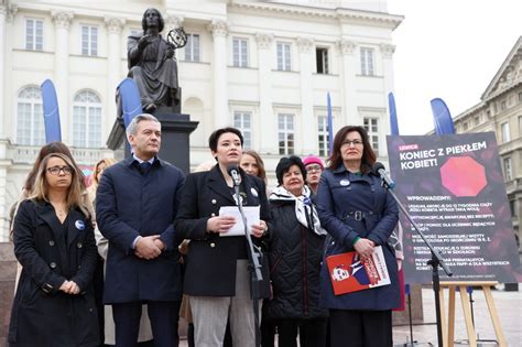 Robert Biedroń i posłanki Lewicy zaprezentowali projekt dotyczący