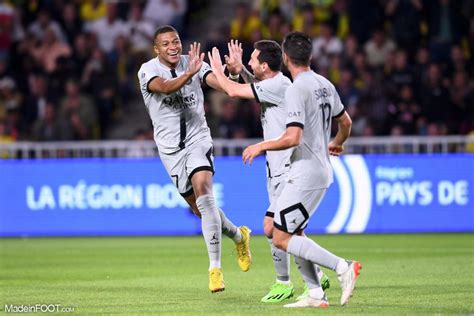Ligue 1 Psg Fc Nantes Les Compos Officielles