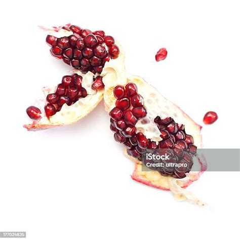 얇게 썬 Pomergranate 흰색 바탕에 그림자와 0명에 대한 스톡 사진 및 기타 이미지 0명 과일 날것 Istock