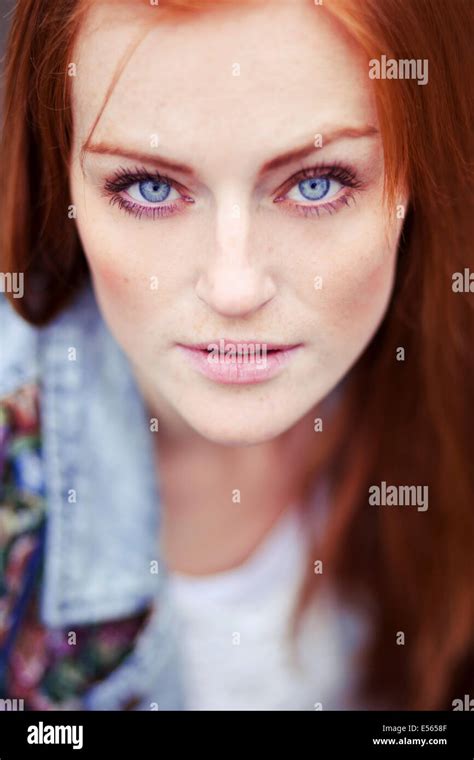 Rothaarige frau Fotos und Bildmaterial in hoher Auflösung Alamy