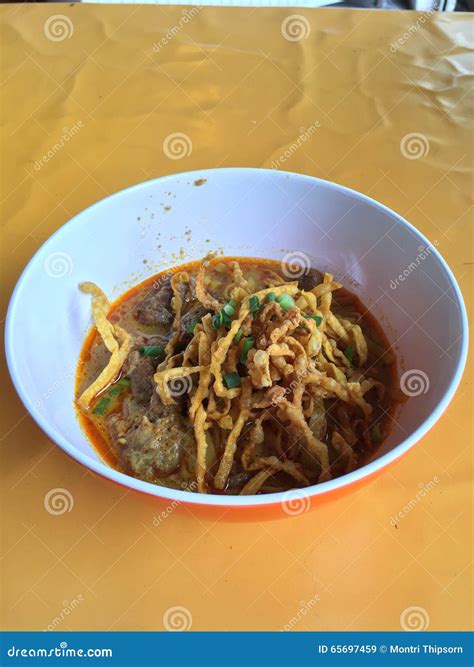 Khao Soi清迈面条用咖喱粉烹调的汤面北部泰国食物 库存图片 图片 包括有 厨房 食物 65697459