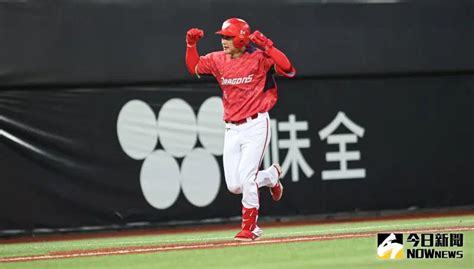 龍隊四番傳承！劉基鴻相隔25年同日開轟 張泰山感動：時勢造英雄 運動 Nownews今日新聞
