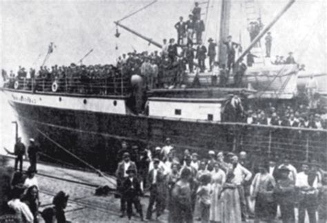 Desembarque De Imigrantes No Porto De Santos Sp Em 1907 Countries In
