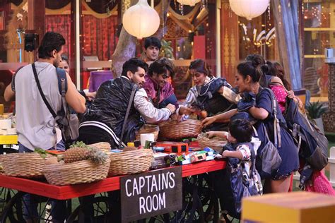 Bigg Boss 16 Promo प्रियंका अर्चना की पराठे की लड़ाई के बीच शालीन