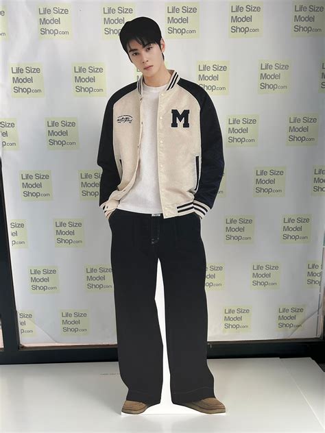 🌟 Figura In Cartone Di Cha Eun Woo Modello Standee A Grandezza