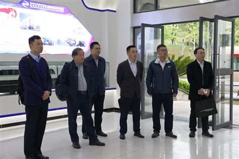 西南交通大学教授张卫华西安交通大学教授雷亚国北京交通大学教授任尊松广西大学教授贺德强来我室参观调研 华东交通大学轨道交通技术创新中心