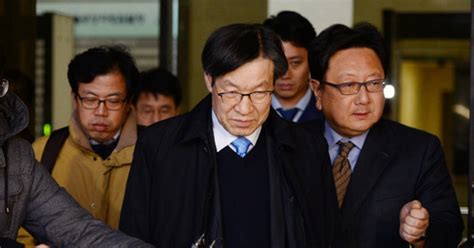 권오준 회장 조사를 마치고