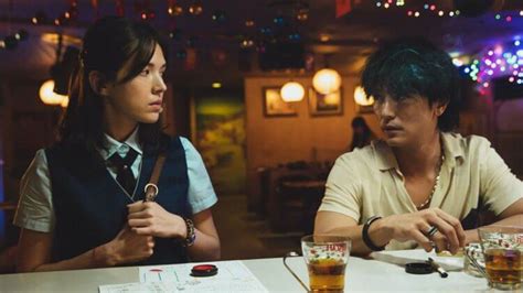【電影背後】從《當男人戀愛時》的服裝看台客浪漫：花襯衫與白領套裝要如何相愛？ 電影神搜