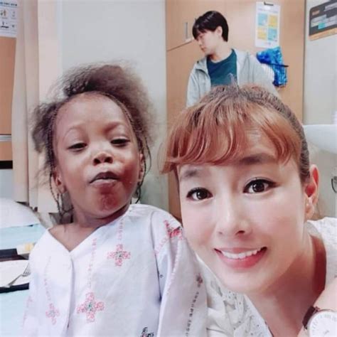 그녀의 고백 20년 만에 숨겨둔 아들 ‘깜짝 공개했다 셀럽스케치