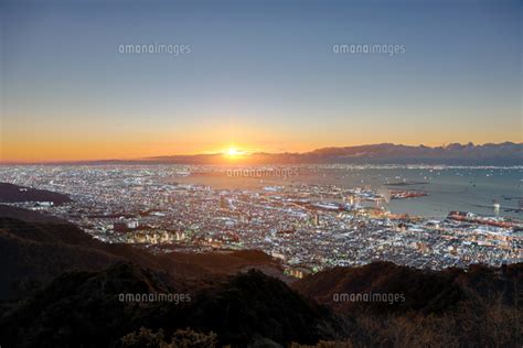 冬の掬星台からの夜景と日の出の合成の写真素材 Fyi07587549 ストックフォトの Qlean Market