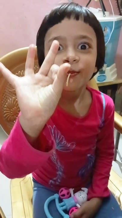 ছোট দুই বনু যখন তাদের বুবুর সাথে চপস্টিক দিয়ে নুডুলস খায়।😘🍜 Recipes