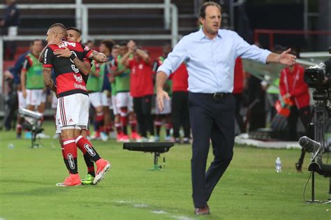 Flamengo Derrota O São Paulo E Rogério Ceni Vê Sua Situação Se Complicar