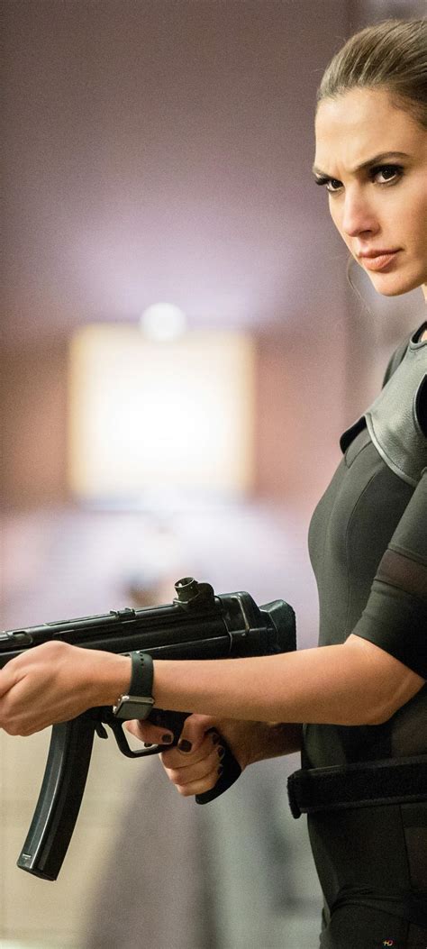 Keeping Up With The Joneses Gal Gadot 4k Wallpaper Download