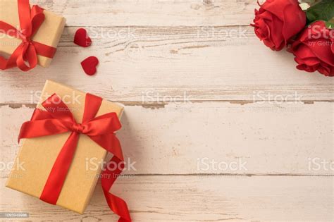 크 래 프 트 선물 상자 레드 리본 활 주는 개념 존재 발렌타인 기념일 어머니의 날 및 생일 놀람 평평 하다 상위 보기 14