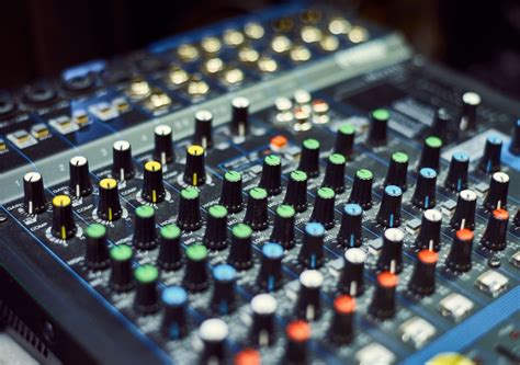 Panduan Lengkap Menggunakan Mixer Audio Untuk Pemula Dan Profesional