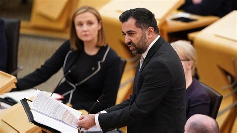 El Ministro Principal De Escocia Humza Yousaf Dimite