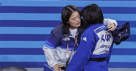 허미미 위로하는 김미정 감독