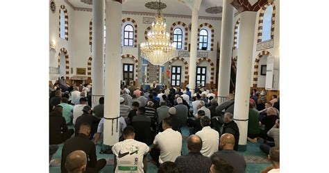 Хиляди изпълниха джамиите в първия ден на Курбан байрама