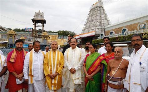 Vice President Elect Venkaiah Naidu Offers Prayers At Tirumala Thanks