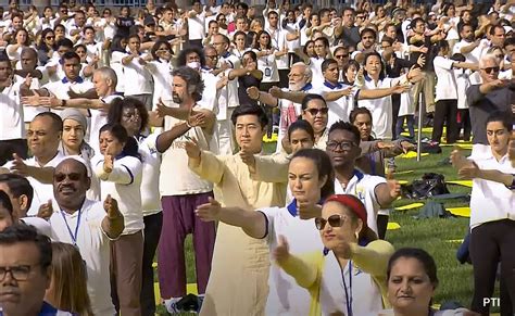 5 Pics Pm Modi Leads Grand Yoga Day Event At Un In New York