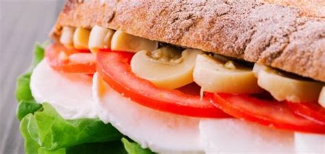 طريقة عمل سندويشات جبنة حلوم موضوع