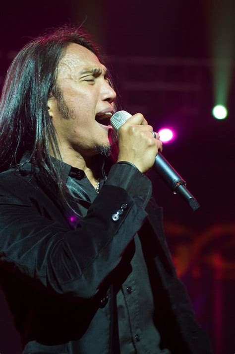 10 Most Famous Filipino Singers Discover Walks Blog