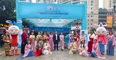 第27届重庆都市文化旅游节巫溪展位人气十足市民老鹰活动